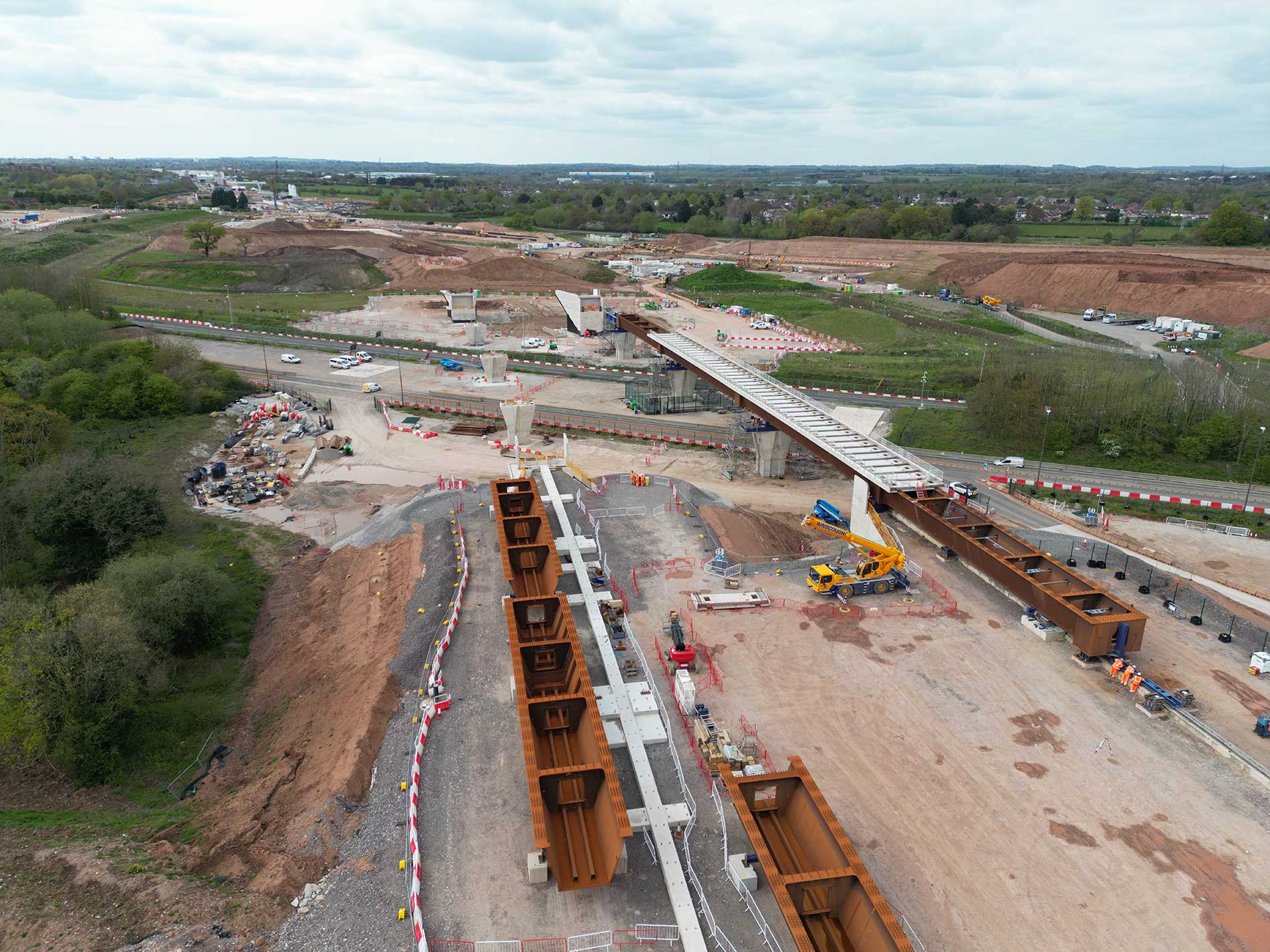 HS2: 1,100 Tonne Viaduct Moved Into Place Over M42/M6 Link Roads — Born ...