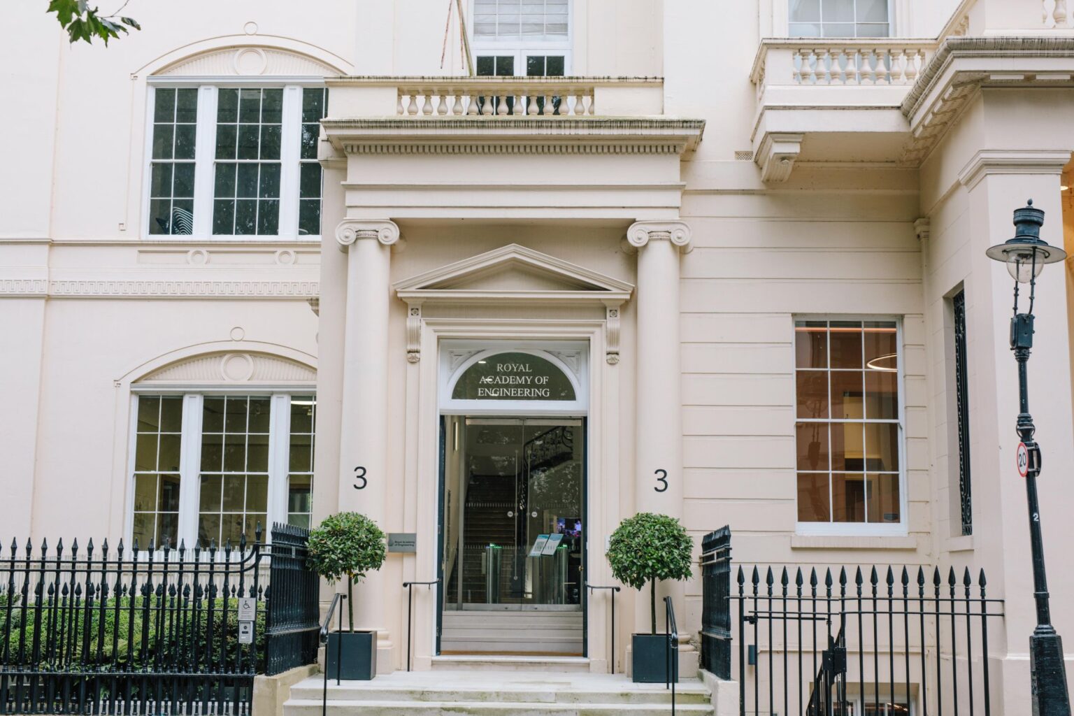 Royal Academy Of Engineering: The Definitive Guide To Its Past, Present ...